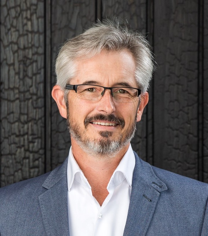 Bernard Farrington : Ican Models, Queenstown, New Zealand